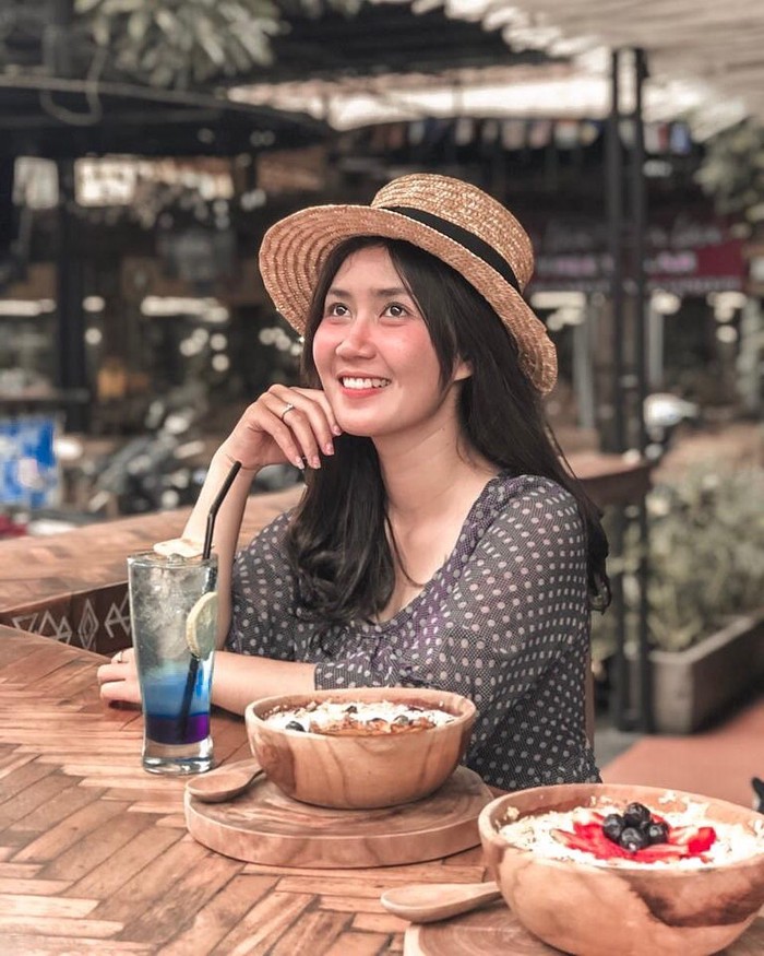 Kenalan Sama Yossy Kartika, Penjual Gorengan Cantik dan Model dari Yogya