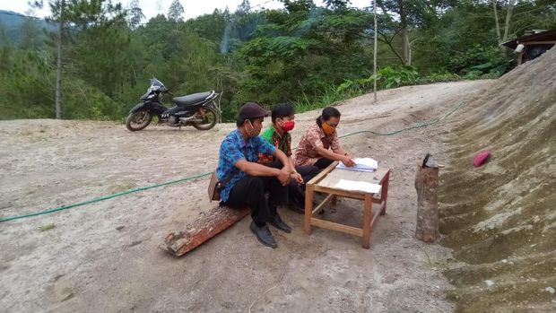 Viral Pelantikan PPS Virtual dan Sederhana di Kaki Bukit Tana Toraja Viral Pelantikan PPS Virtual dan Sederhana di Kaki Bukit Tana Toraja