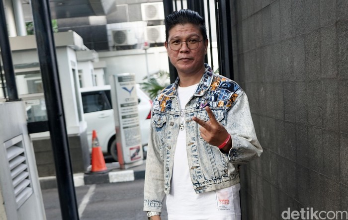 Pose Imut Andika Mahesa Si Babang Tamvan Pose Imut Andika Mahesa Si Babang Tamvan