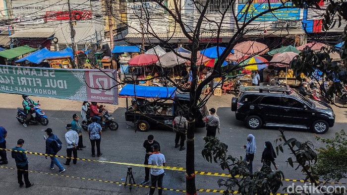 Ada yang Jualan Lho di Pasar Kebayoran Lama, Kok Bisa?