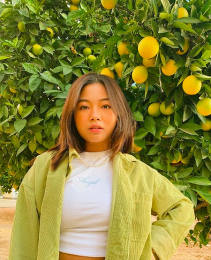 Vanntey Heng, Pacar Rich Brian Saat Pose Seru dengan Makanan