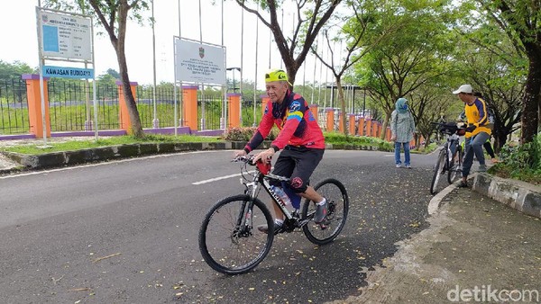 Asyiknya Gowes Sepeda Sembari Cuci Mata di Ciamis