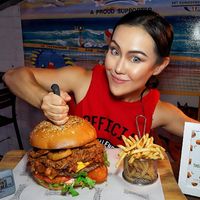 Potret Wanita Imut yang Bisa Melahap 5,5 Kg Mi Sapi Sekali Makan