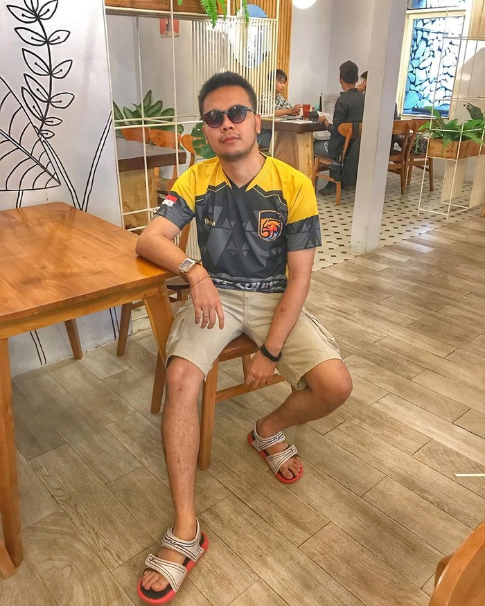 Reza SMASH Sering Nongkrong di Kafe Kekinian, Ini Buktinya