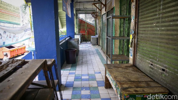Pasar Mede Cilandak Mati Suri Usai Pedagang Positif Corona Pasar Mede Cilandak Mati Suri Usai Pedagang Positif Corona