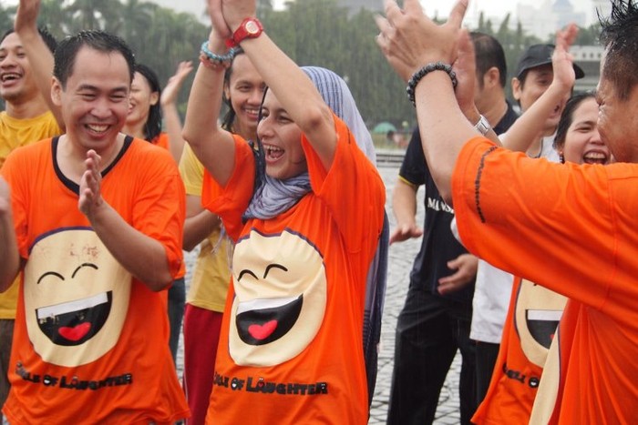 Mengenal Terapi Tertawa yang Baik untuk Kesehatan