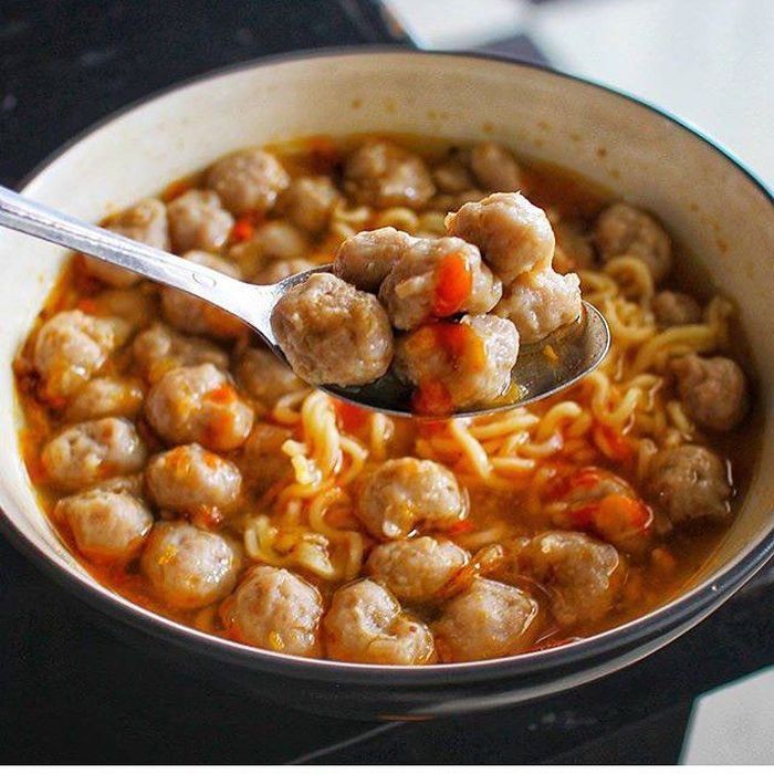 20 Makanan Serba Mercon Ada di Sini