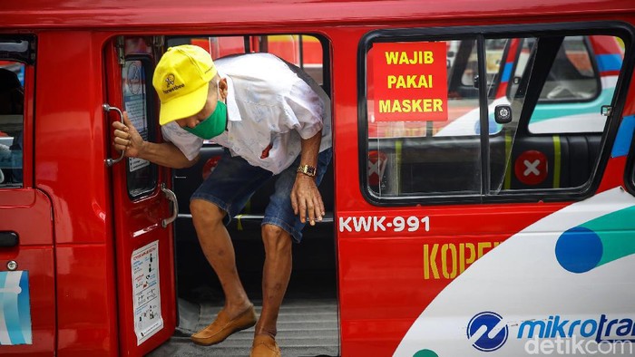 Potret Penerapan Protokol Kesehatan di Angkot Jak Lingko
