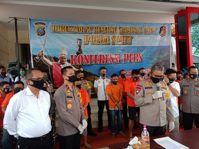 Polisi Tetapkan 20 Tersangka Demo Berujung Ricuh di Madina - Halaman 2 Polisi Tetapkan 20 Tersangka Demo Berujung Ricuh di Madina - Halaman 2