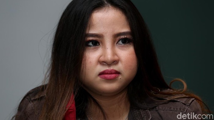 Senyum Manis Melan Si Putri John Kei