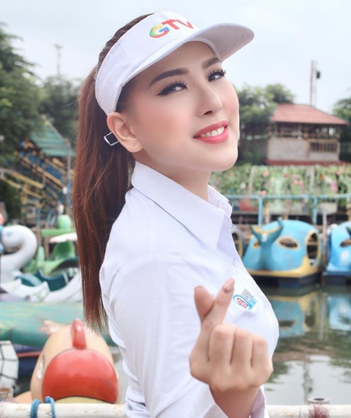 Angela Tee Cantiknya Kebangetan