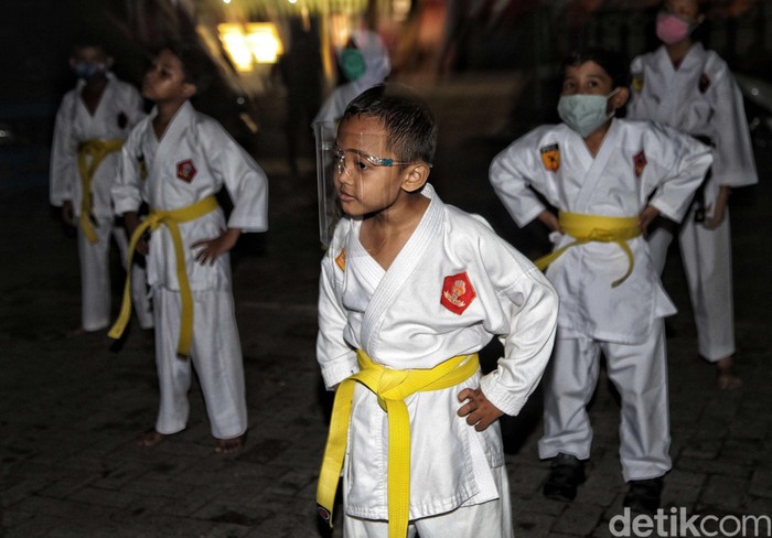 Kembalinya Semangat Anak-anak Berlatih Karate di Era New Normal