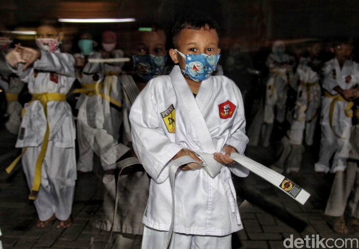 Kembalinya Semangat Anak-anak Berlatih Karate di Era New Normal