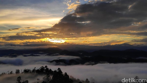 Foto Puncak Senayan, Negeri di Atas Awan Sulawesi yang Lagi Viral