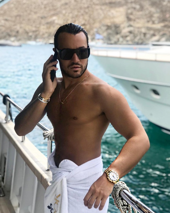 10 Foto Emir Bahadir, Crazy Rich Ganteng Turki dengan Kekayaan Rp 44 M