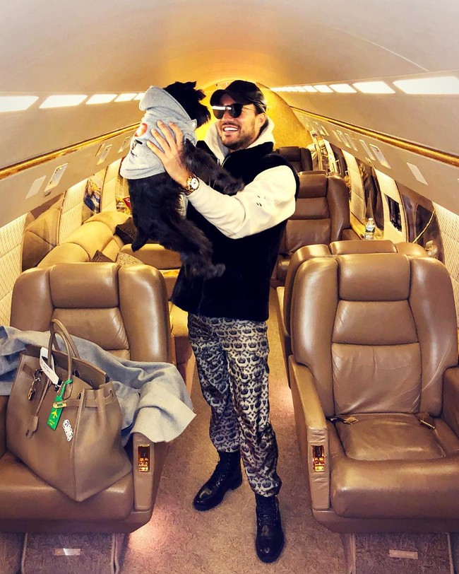 10 Foto Emir Bahadir, Crazy Rich Ganteng Turki dengan Kekayaan Rp 44 M