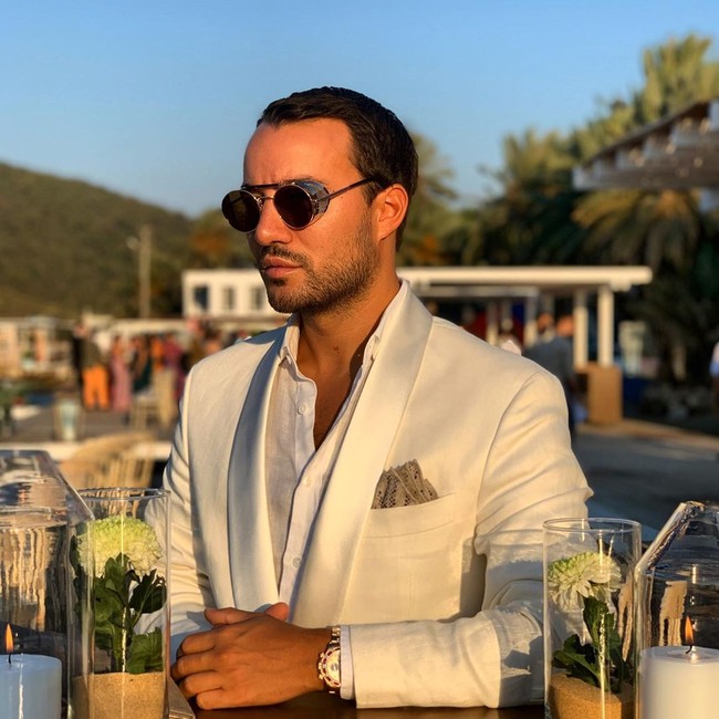 10 Foto Emir Bahadir, Crazy Rich Ganteng Turki dengan Kekayaan Rp 44 M