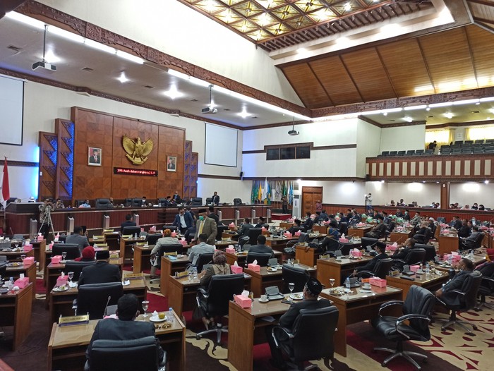 Kesal Plt Gubernur Absen Rapat, Anggota DPR Aceh: Bila Perlu Kita ... Kesal Plt Gubernur Absen Rapat, Anggota DPR Aceh: Bila Perlu Kita ...