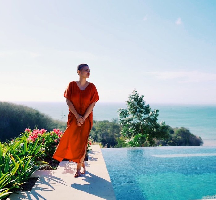 Potret Feby Febiola Cantik dengan Kepala Plontos