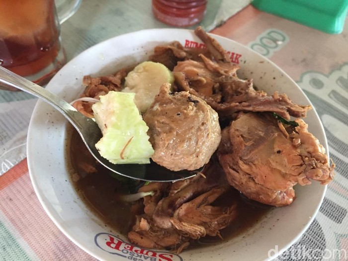 Slurpp! Ini Bakso Kuah 'Comberan' yang Hits di Depok