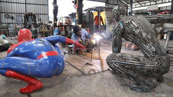 Deretan Robot Raksasa Ini Ada di Thailand Lho