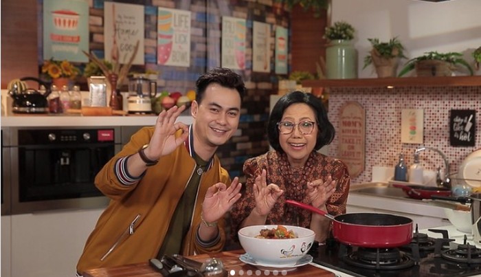Sisca Soewitomo Gantung Panci, Yuk Lihat Lagi 10 Momen Masaknya