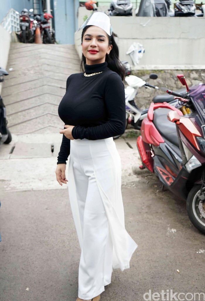 Seksi Banget, Siva Aprilia Bisa Munduran Dikit?
