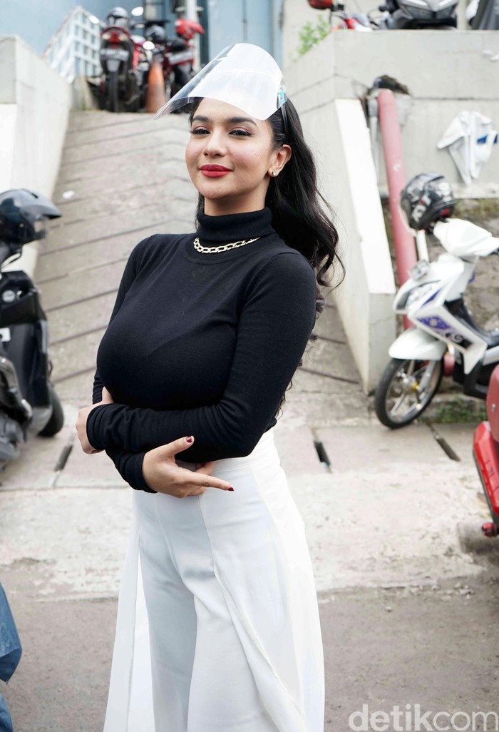 Seksi Banget, Siva Aprilia Bisa Munduran Dikit?