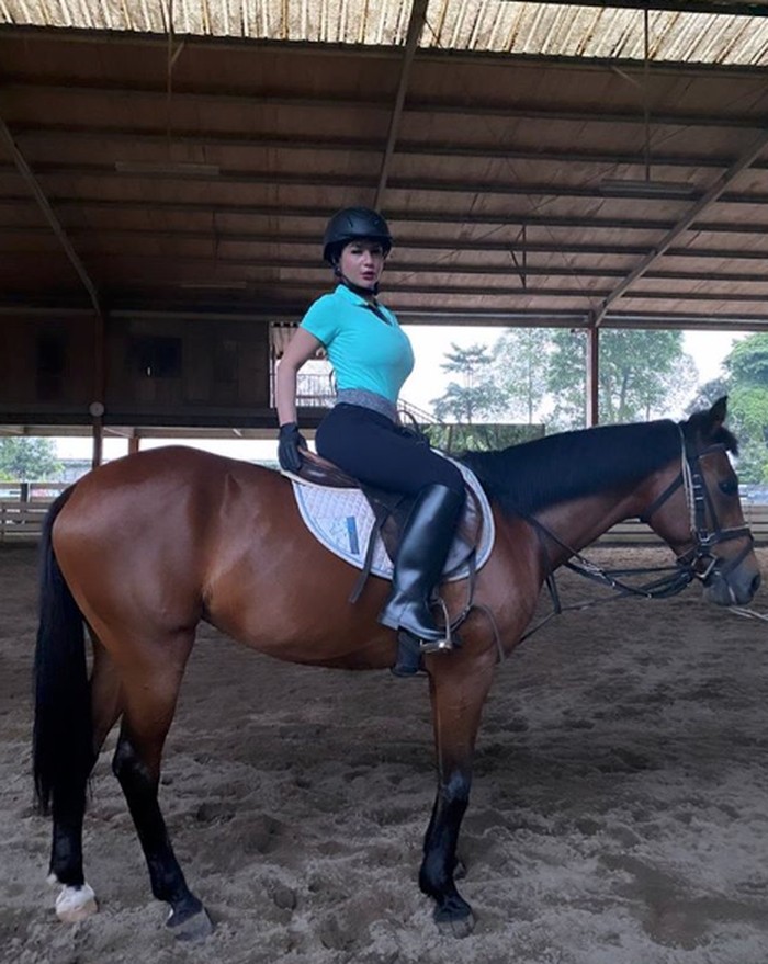 Seksi Banget, Siva Aprilia Bisa Munduran Dikit?