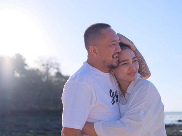 feby febiola suaminya