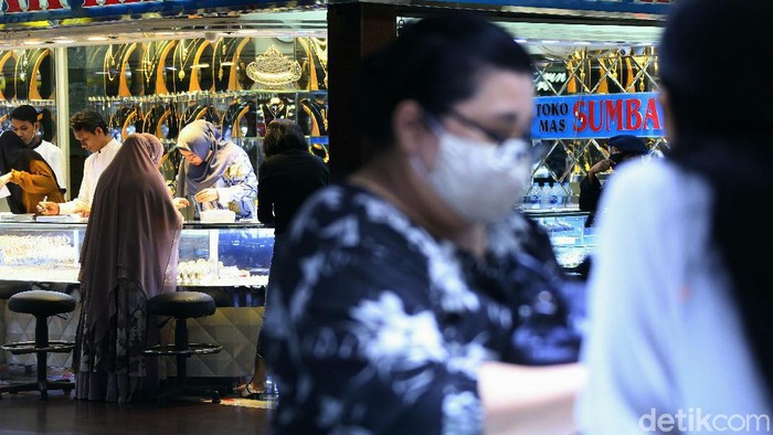 Harga Emas Meroket, Warga Ramai-ramai Jual Perhiasan