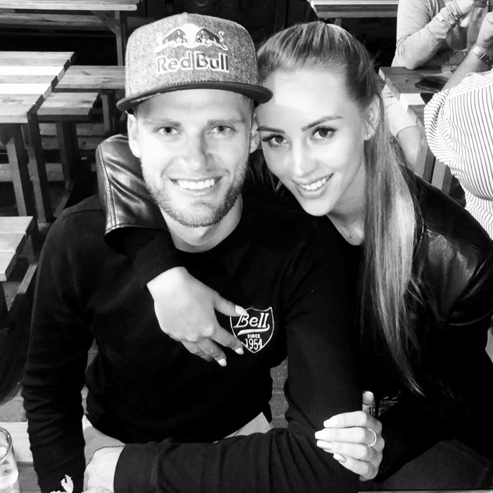 Potret Seksi Courtney Renniers, Pacar Brad Binder Pemenang MotoGP ...