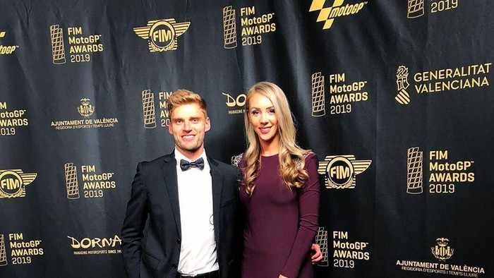 Potret Seksi Courtney Renniers, Pacar Brad Binder Pemenang MotoGP ...