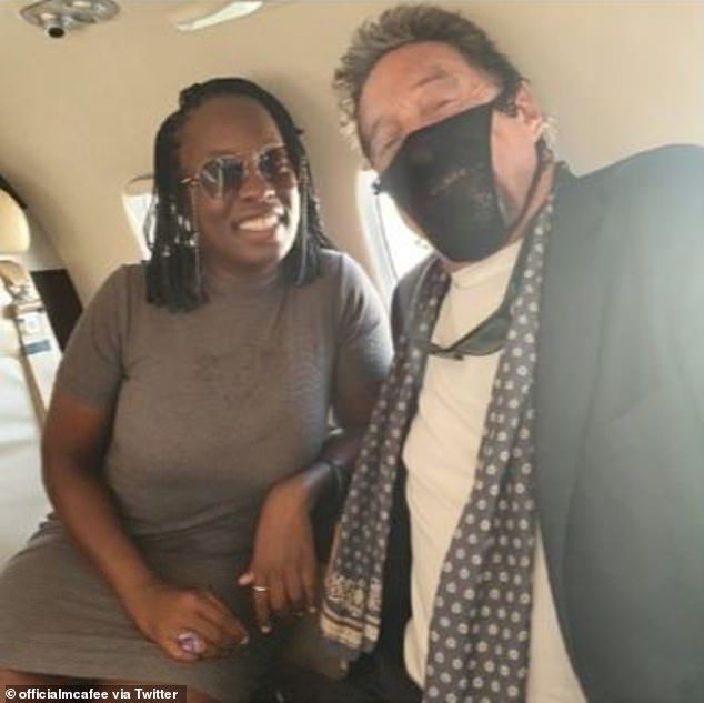 Pakai Masker dari Pakaian Dalam Wanita, Miliarder John McAfee Ditangkap Pakai Masker dari Pakaian Dalam Wanita, Miliarder John McAfee Ditangkap