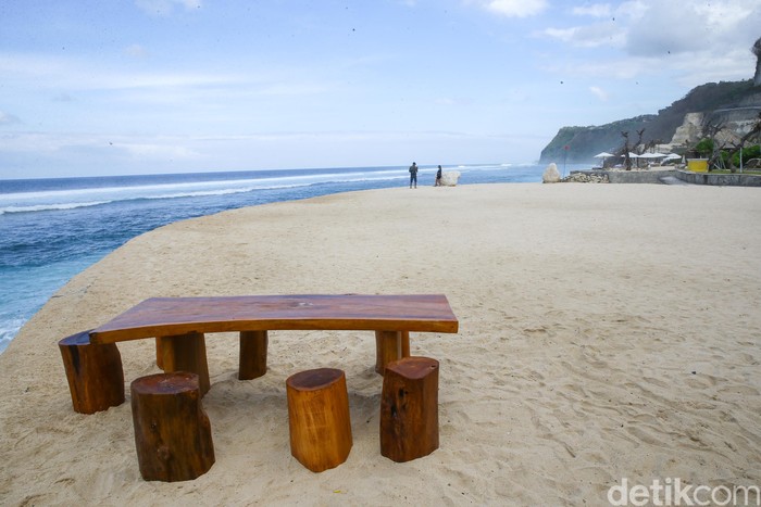 Saat Pantai Melasti Sepi