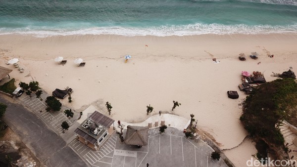 Foto Drone: Pantai Melasti Bali dari Ketinggian