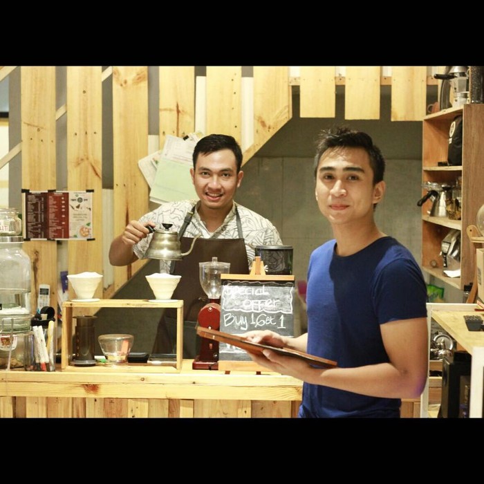 Serunya Kulineran Lutfi Agizal, Model yang Permasalahkan Kata 'Anjay'