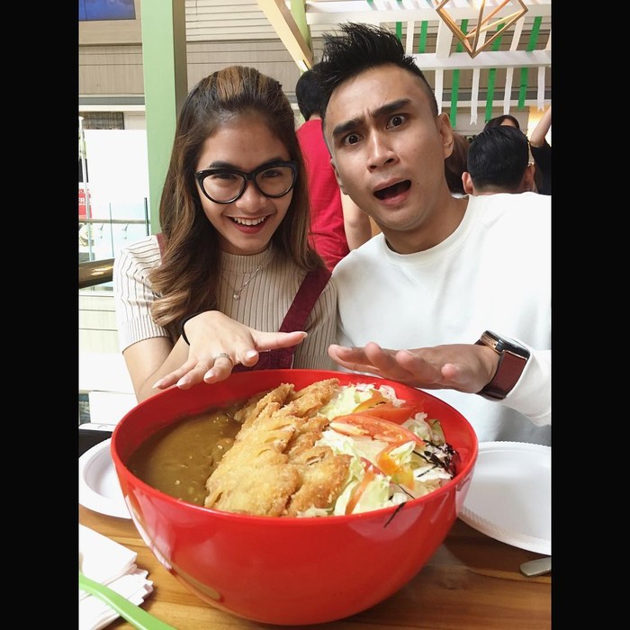 Serunya Kulineran Lutfi Agizal, Model yang Permasalahkan Kata 'Anjay'