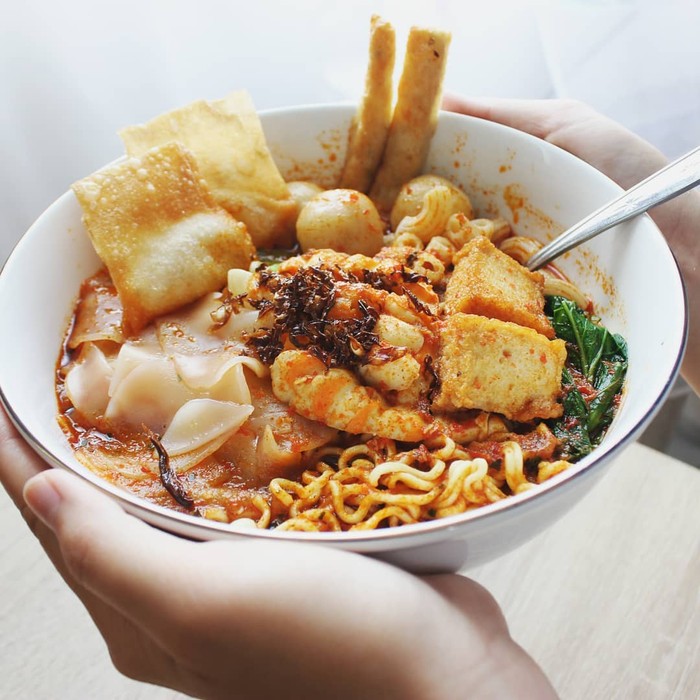 Huahh! 20 Seblak Pedas Nampol Ada di Sini