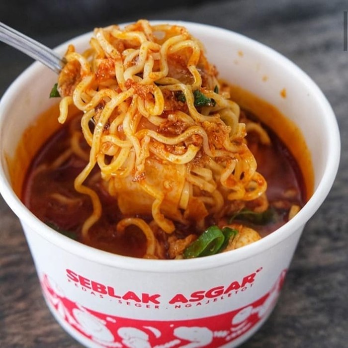 Huahh! 20 Seblak Pedas Nampol Ada di Sini