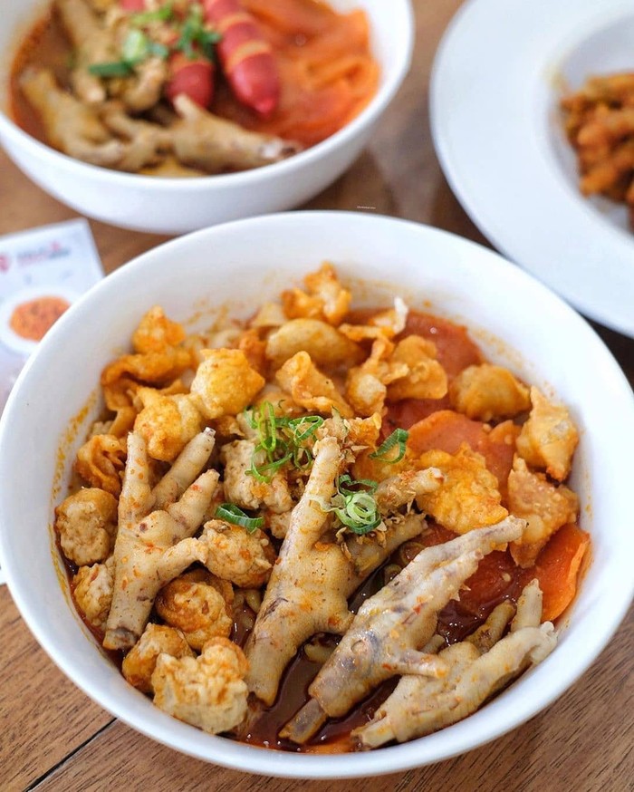 Huahh! 20 Seblak Pedas Nampol Ada di Sini