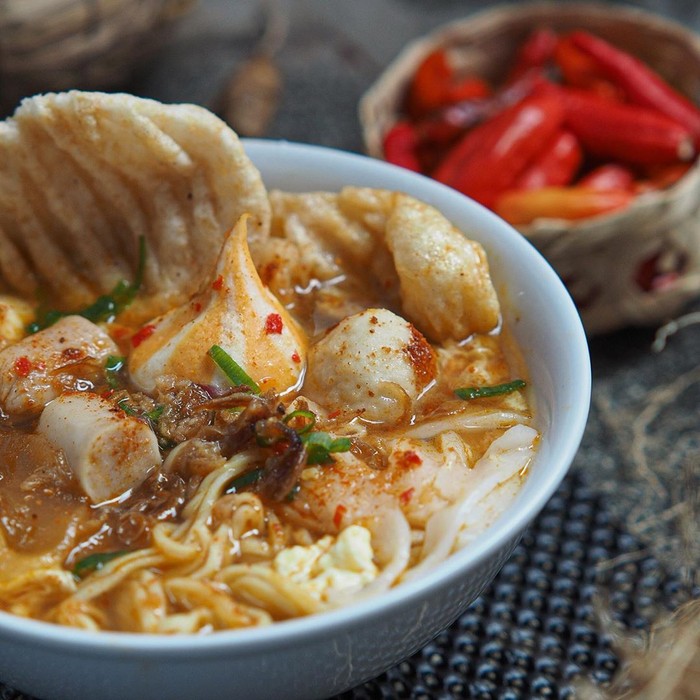 Huahh! 20 Seblak Pedas Nampol Ada di Sini