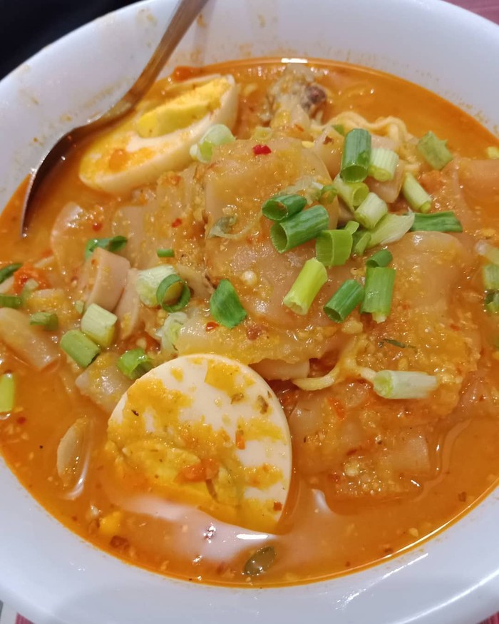 Huahh! 20 Seblak Pedas Nampol Ada di Sini