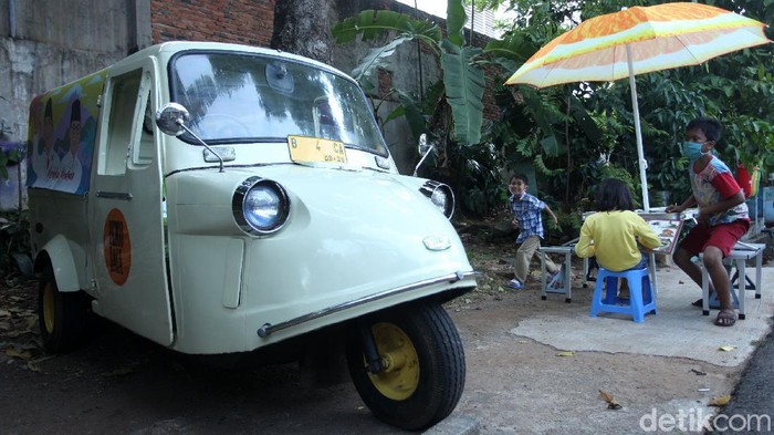 Foto Bemo yang Dirombak Jadi Perpustakaan Keliling di Ibu Kota