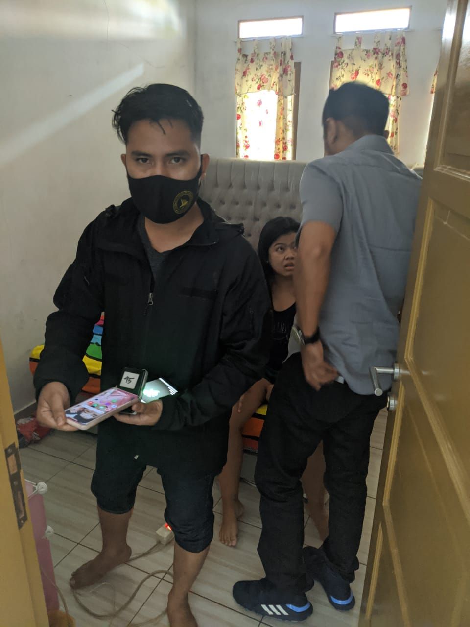 Bareskrim Tangkap Penipu Jual Beli Tanaman Hias Online di Subang Bareskrim Tangkap Penipu Jual Beli Tanaman Hias Online di Subang