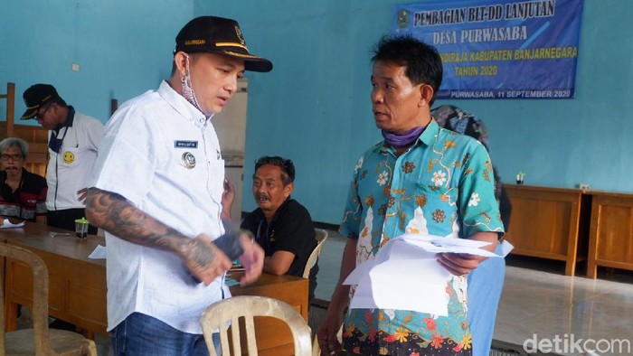 Bak Yakuza, Kades Ini Pamer Tubuh Penuh Tato Bak Yakuza, Kades Ini Pamer Tubuh Penuh Tato