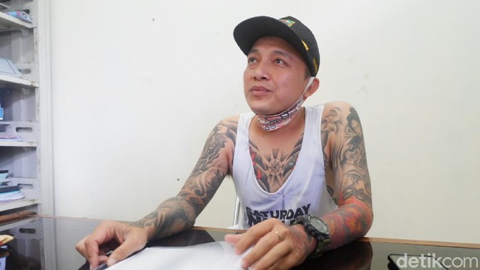 Video Tubuh Penuh Tato Pak Kades Hoho Video Tubuh Penuh Tato Pak Kades Hoho