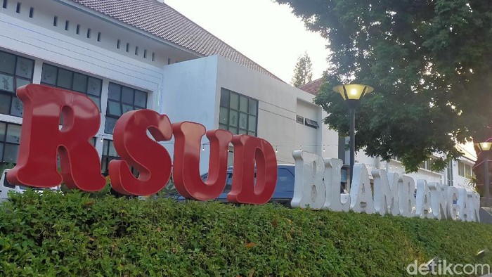 Empat Nakes Positif COVID-19, Ruang Operasi RSUD Blambangan Ditutup Sepekan Empat Nakes Positif COVID-19, Ruang Operasi RSUD Blambangan Ditutup Sepekan