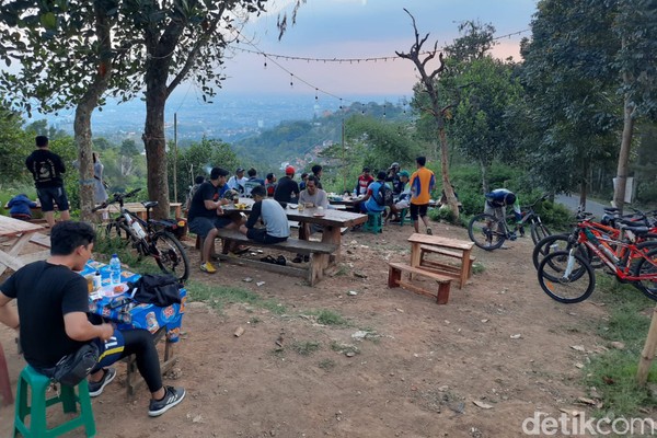 Potret Warung Nangka, Destinasi Gowes di Dago Atas Bandung