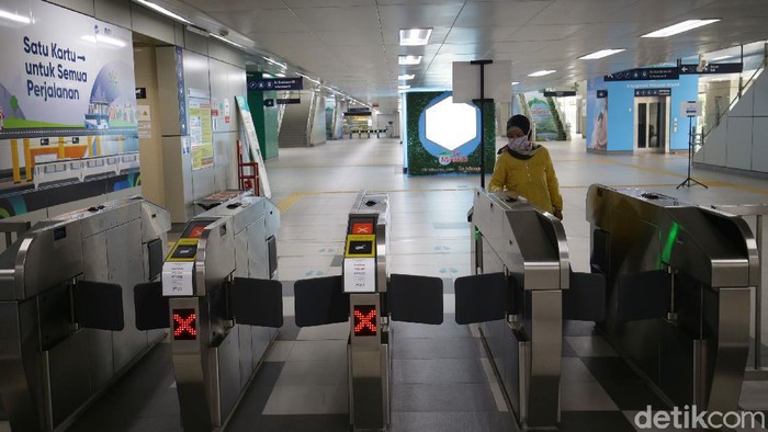 Suasana MRT Jakarta saat PSBB Jakarta Diperketat